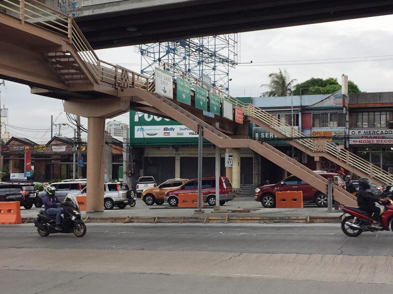 This is how commuters will access buses in the innermost lane of EDSA ...