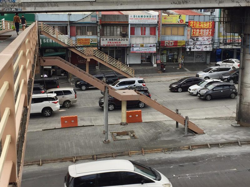 This is how commuters will access buses in the innermost lane of EDSA ...