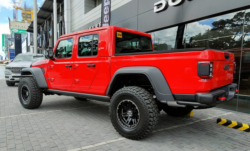 Jeep Gladiator: Variants, specs, prices and photos | VISOR