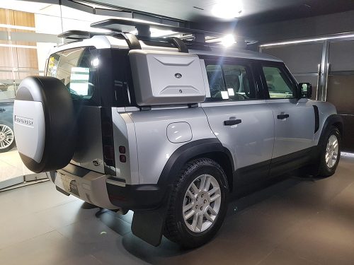 Land Rover PH shows off the all-new Defender 110 (and we love it) | VISOR