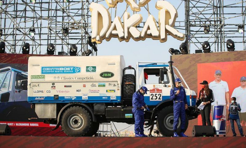 Check out these vintage cars competing in Dakar Rally | VISOR