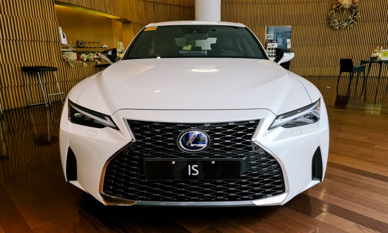 We take the beautiful Lexus IS300h out for a quick spin | VISOR