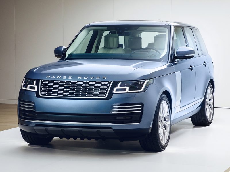 The Range Rover Vogue boasts uncompromised refinement and superb ...