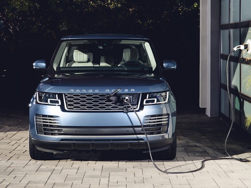 In the Range Rover Vogue PHEV, luxury and power complement each other ...