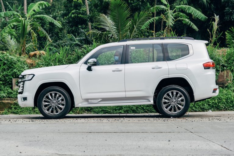 We drive the all-new Toyota Land Cruiser 300 | VISOR
