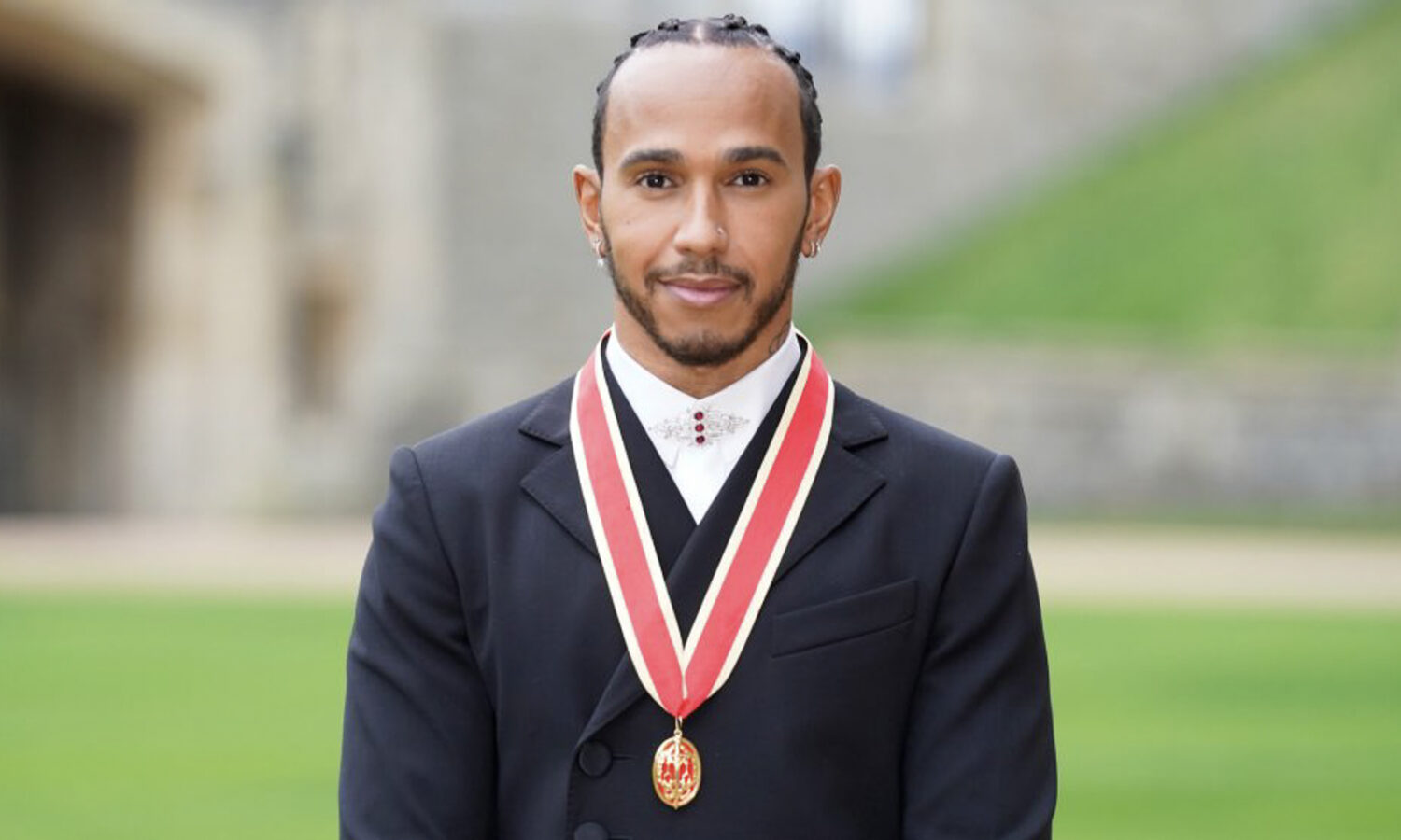 Lewis Hamilton is now a proper sir | VISOR