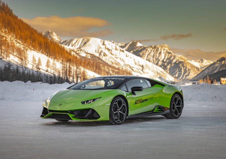 Lamborghini invites its customers to unleash their bulls in the snow ...