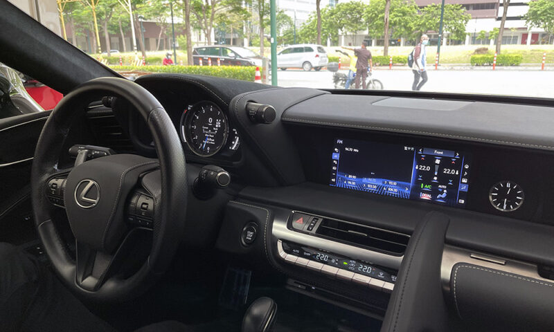Manufacturers need to stop putting bigger screens in cars | VISOR
