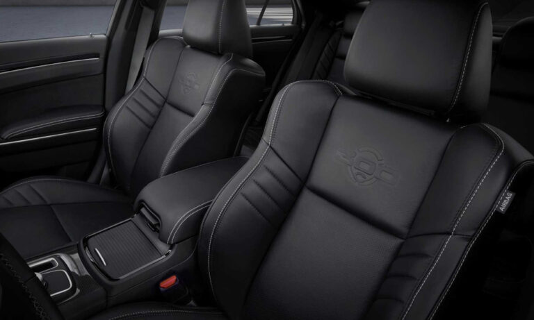 The 2023 300C is Chrysler’s last hurrah for the long-running model | VISOR