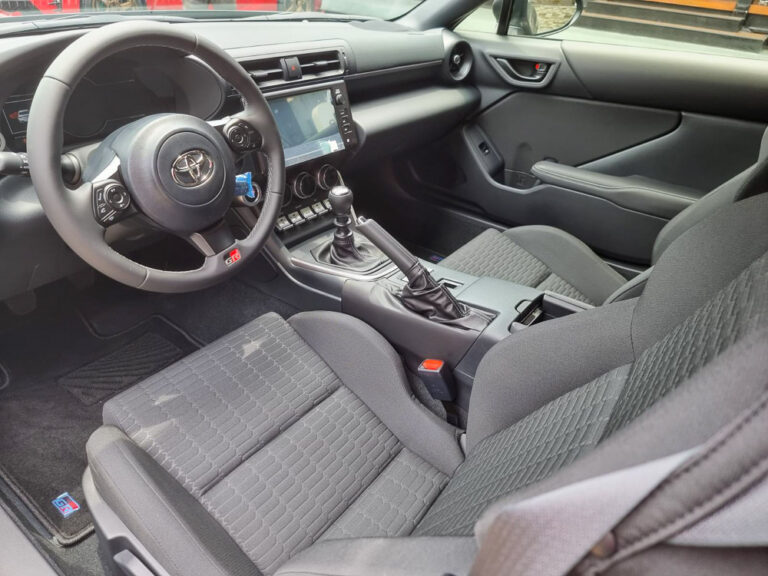 Taking the Toyota GR86 out for a quick drive | VISOR