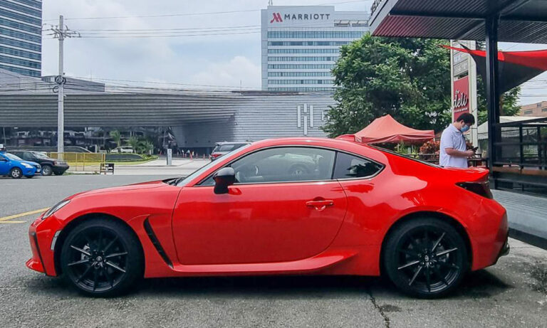 Taking the Toyota GR86 out for a quick drive | VISOR