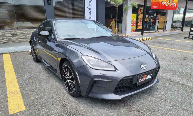 Taking the Toyota GR86 out for a quick drive | VISOR