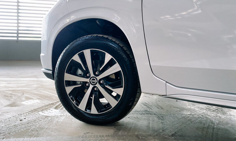 Nissan Livina VL AT: Rejoining the MPV segment with a familiar shape ...