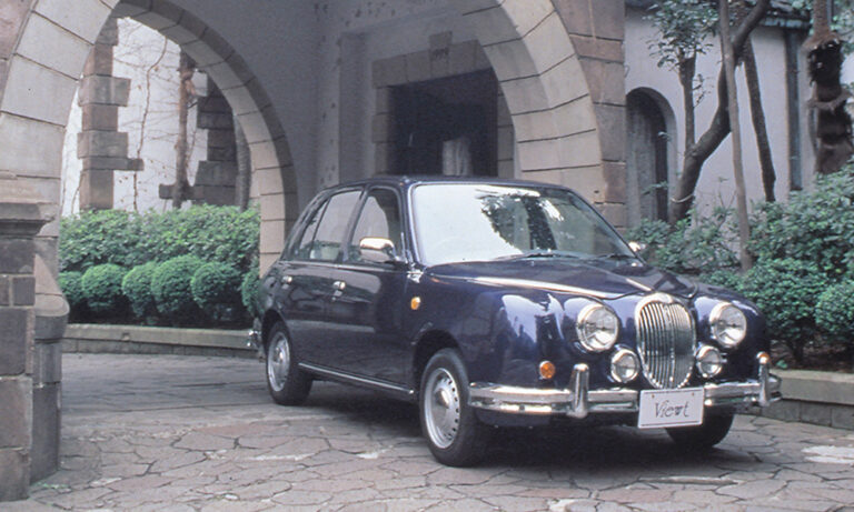 Japanese coachbuilder Mitsuoka turns the Toyota Yaris into a Jaguar | VISOR