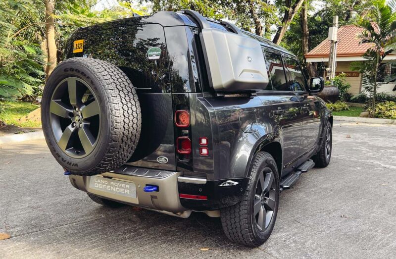 The Land Rover Defender 110 P400 is the best-balanced variant | VISOR