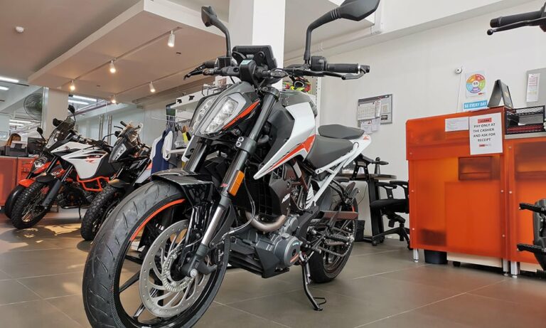 The KTM 390 Duke gets a P29,000 discount for the month of May | VISOR