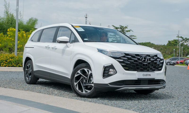 Hyundai PH fortifies its MPV lineup with Custin and Stargazer X | VISOR