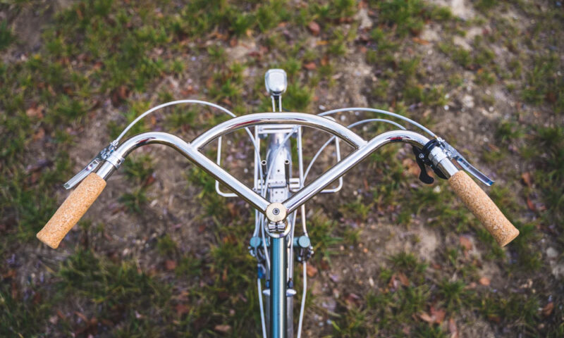 Have a chill ride with swept-back handlebars | VISOR