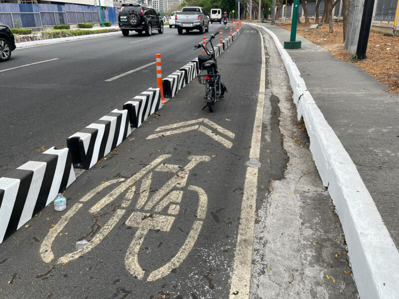 DOTr clarifies ‘sharrow’ markings in Lawton Avenue bike lanes | VISOR