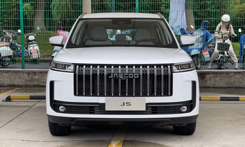 The Jaecoo J5 is for pet lovers who enjoy the great outdoors | VISOR