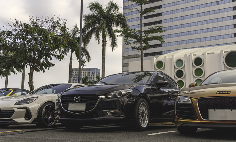 Photos: The cars outside and inside ‘NeoClassic 2025’ | VISOR