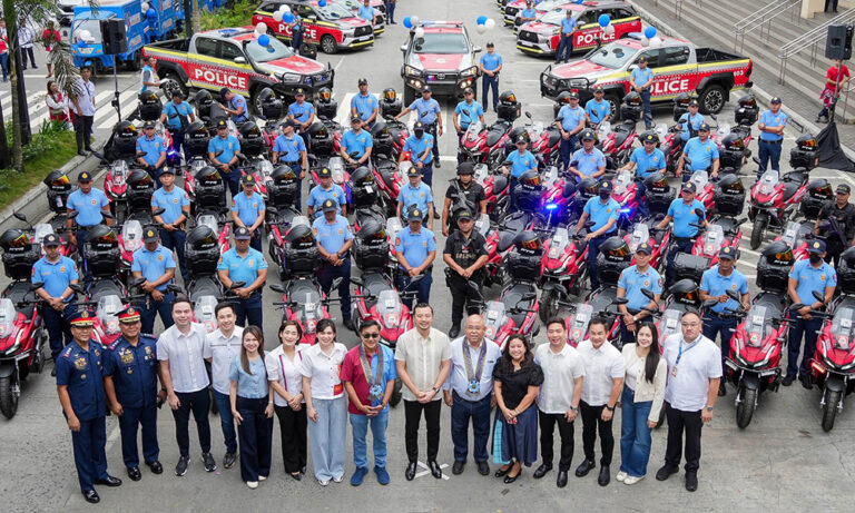 Valenzuela City police get 40 motorcycles and 25 vehicles | VISOR
