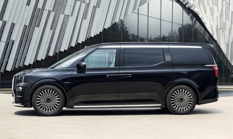 The Zeekr 009 gives our market an ultra-modern, luxury minivan EV | VISOR