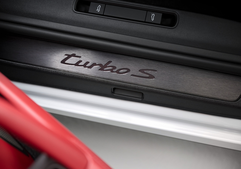 The 992.2-generation Porsche 911 Turbo S accelerates way faster | VISOR