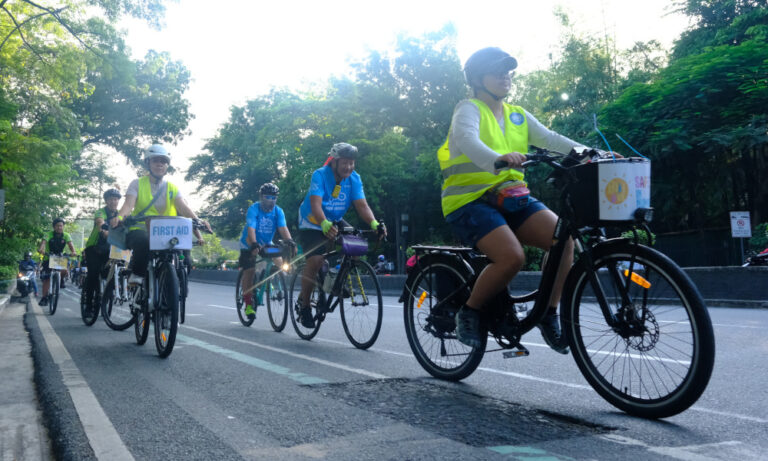 350 Pilipinas celebrates PH independence with bike bus along EDSA | VISOR