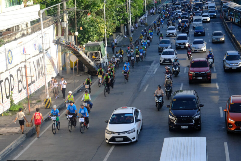 350 Pilipinas celebrates PH independence with bike bus along EDSA | VISOR